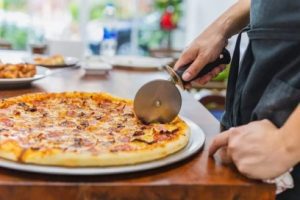 How To Cut A Pizza Into 10 Slices: Tips For Slicing Evenly