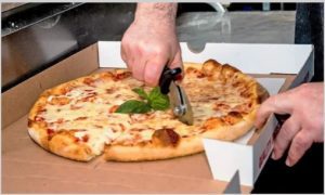 How To Cut A Pizza Into 10 Slices: Tips For Slicing Evenly