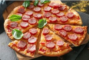 How To Cut A Pizza Into 10 Slices: Tips For Slicing Evenly